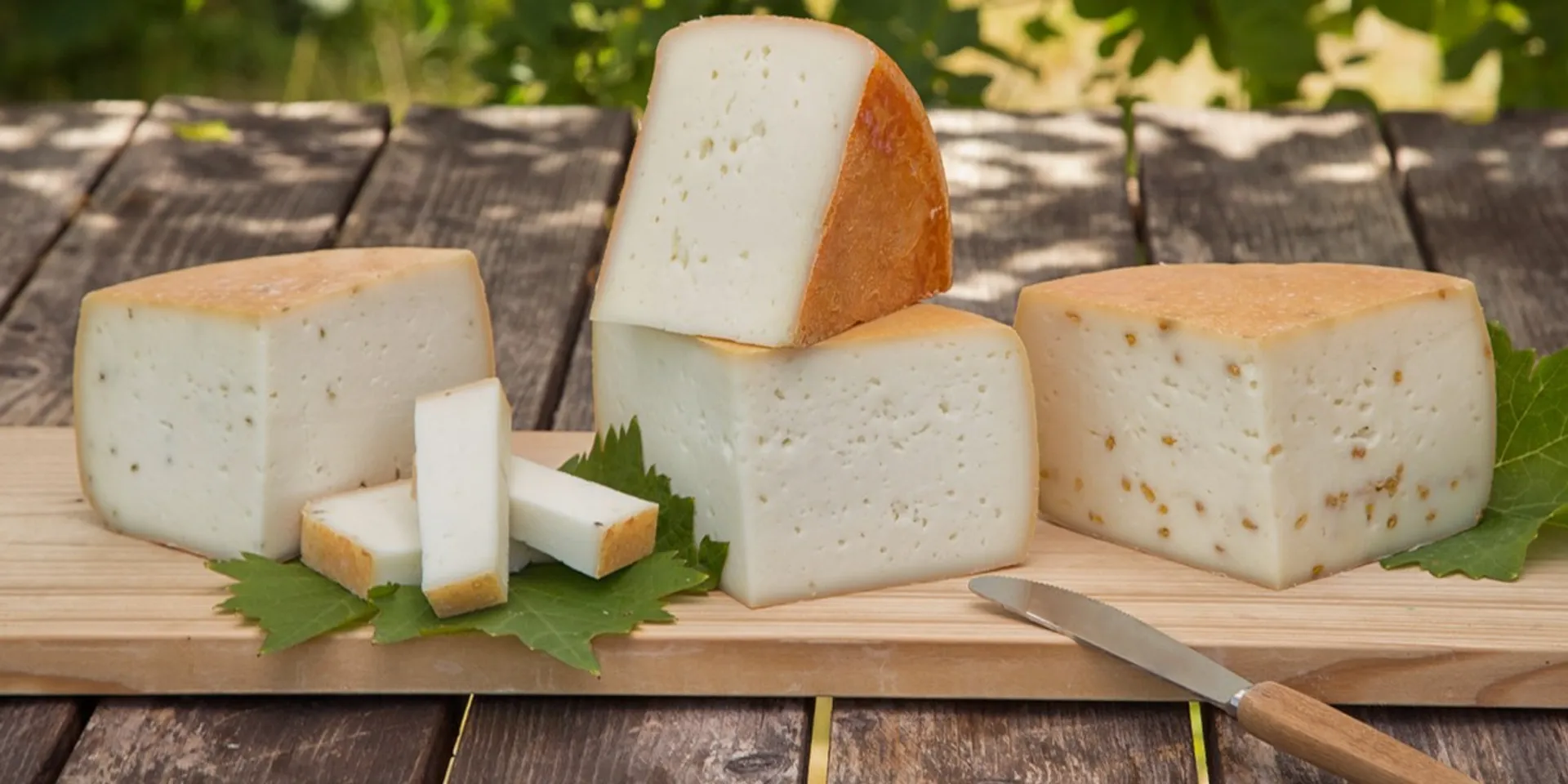 Bioland organic hard goat cheese från Hof Rösebach, Tyskland ...